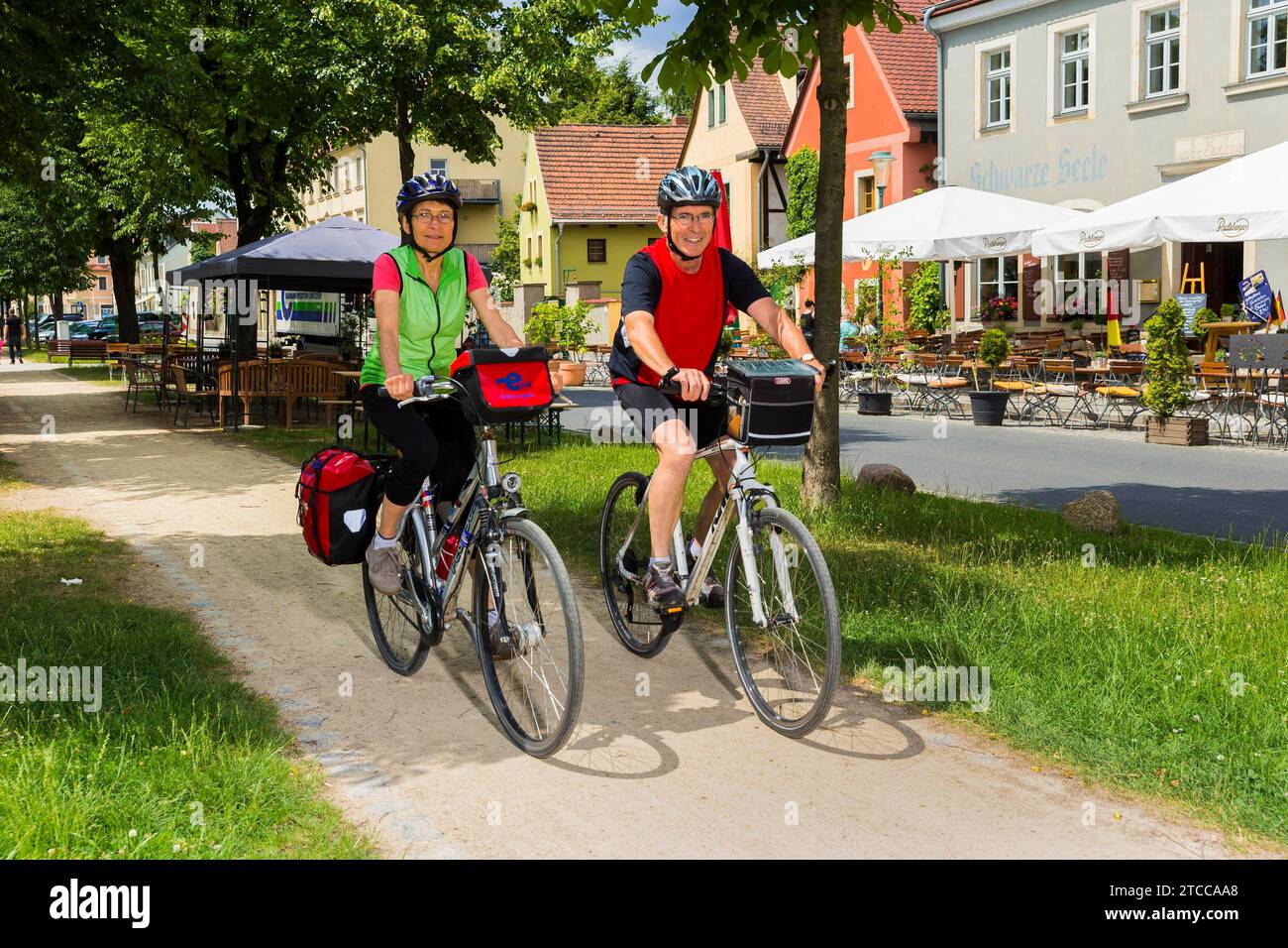 Elbe cycle path in Radebeul Koetzschenbroda Stock Photo - Alamy