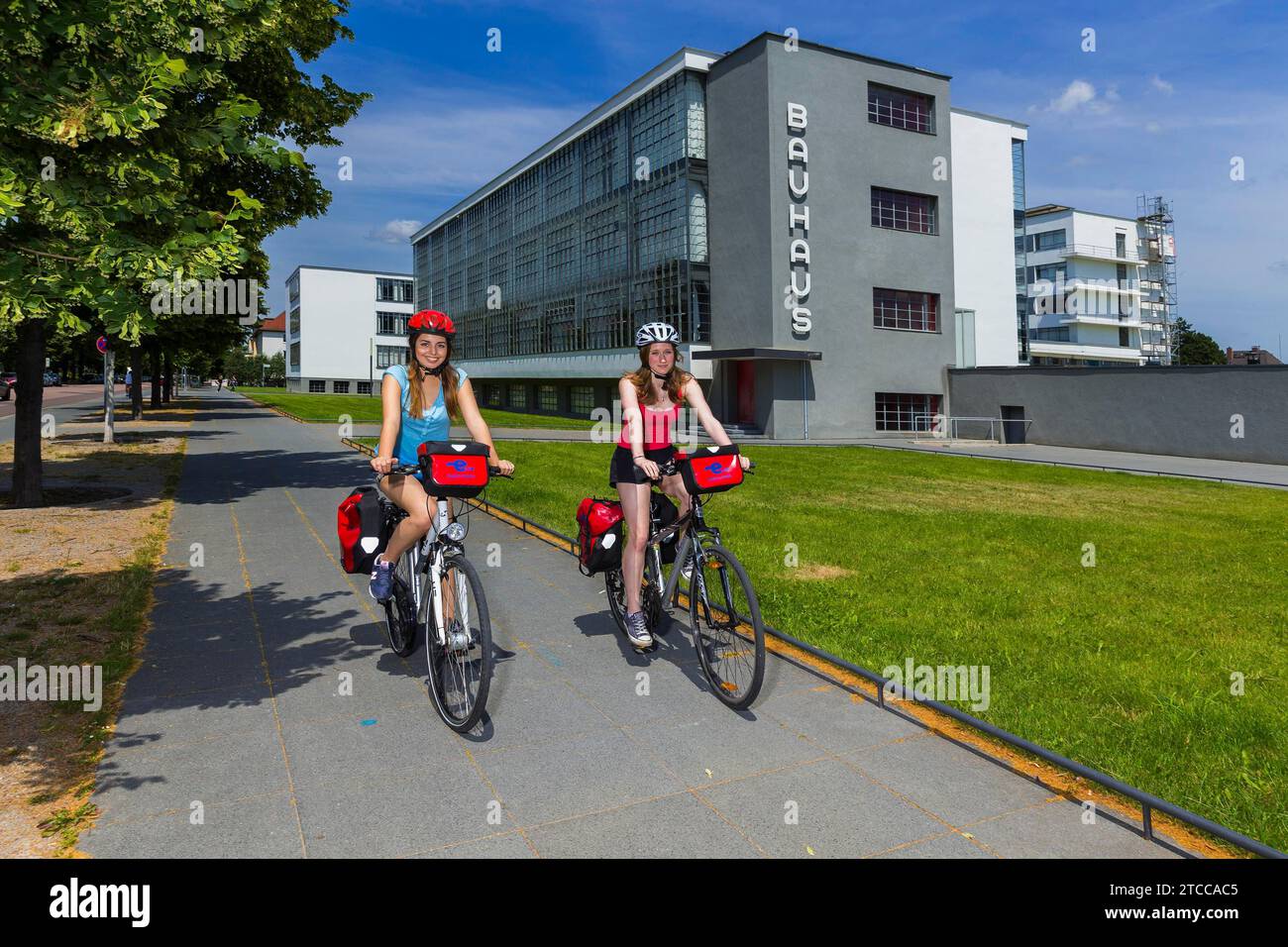 Elbe Cycle Route in Dessau Stock Photo - Alamy