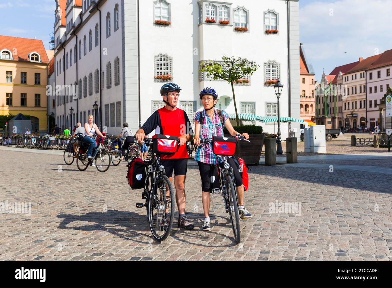 Elbe cycle route east bank hi-res stock photography and images - Alamy