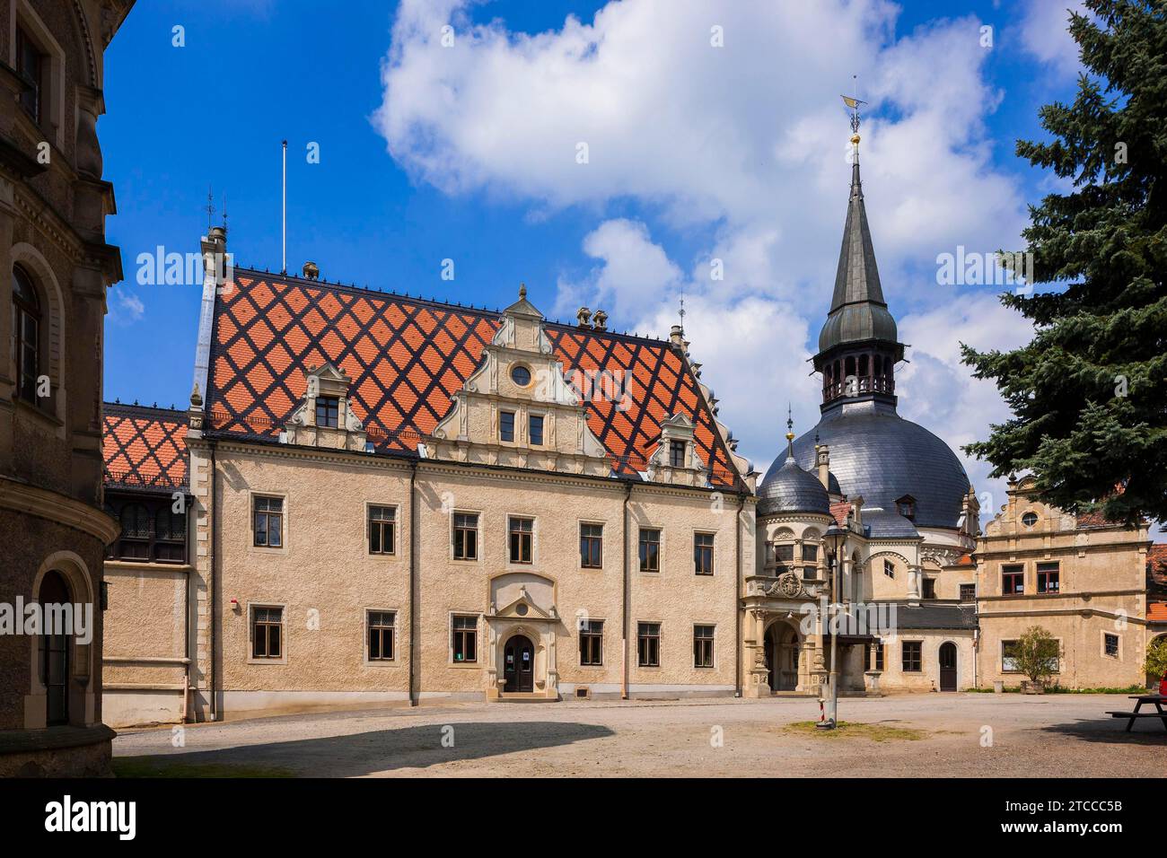 Schoenfeld castle hi-res stock photography and images - Alamy