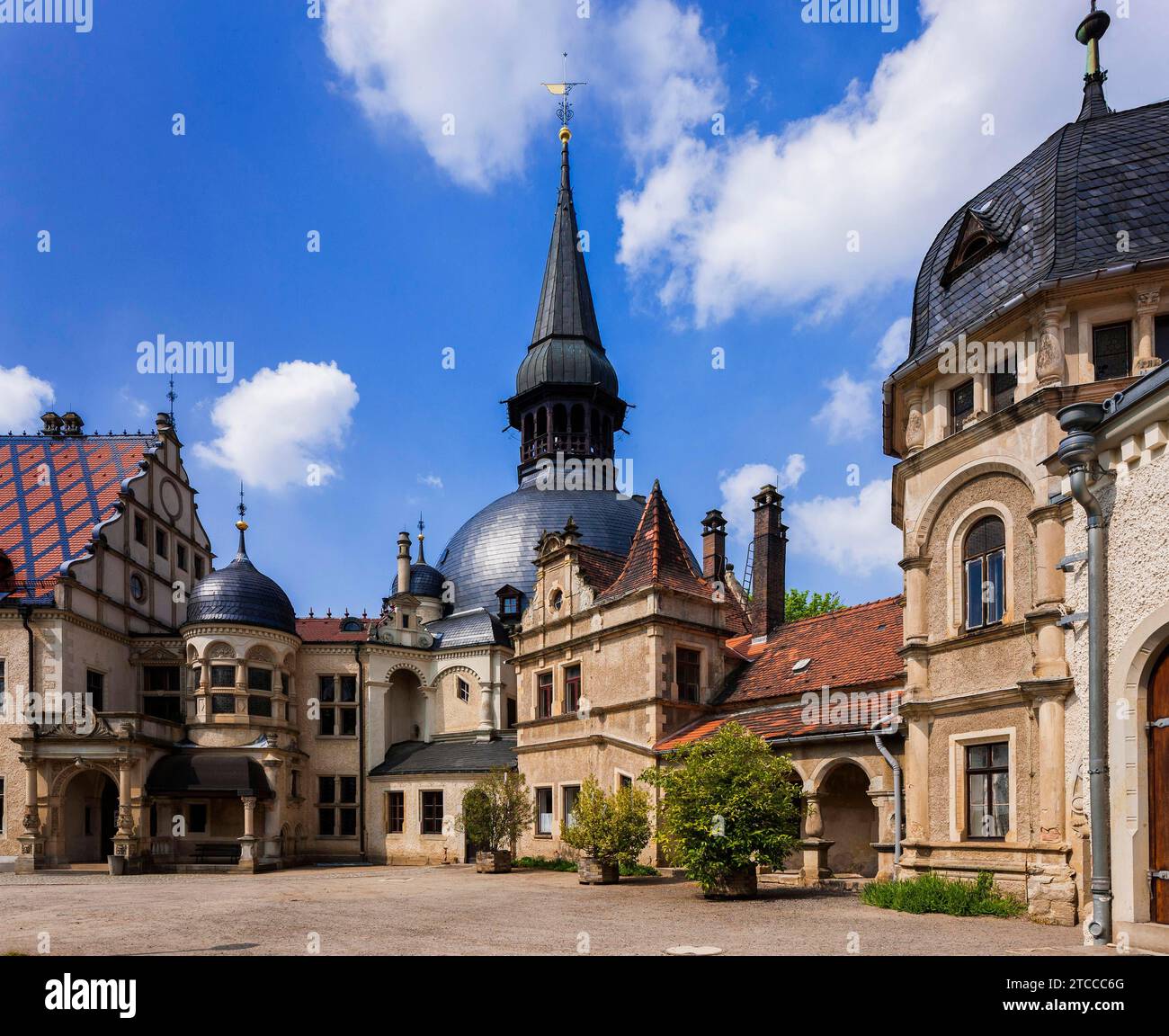 Schoenfeld castle hi-res stock photography and images - Alamy