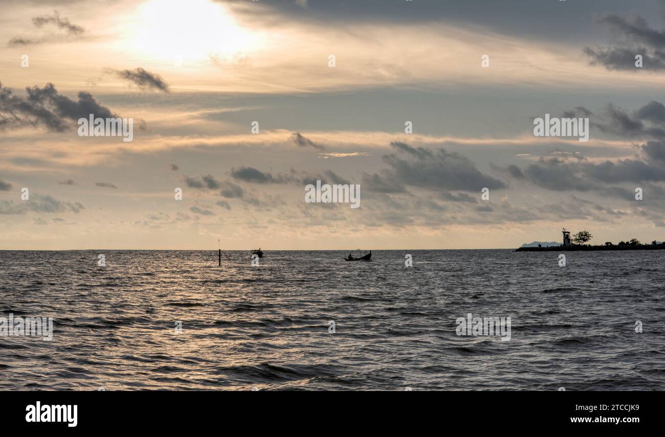 looking out into the beautiful distance ocean in the horizon Stock ...