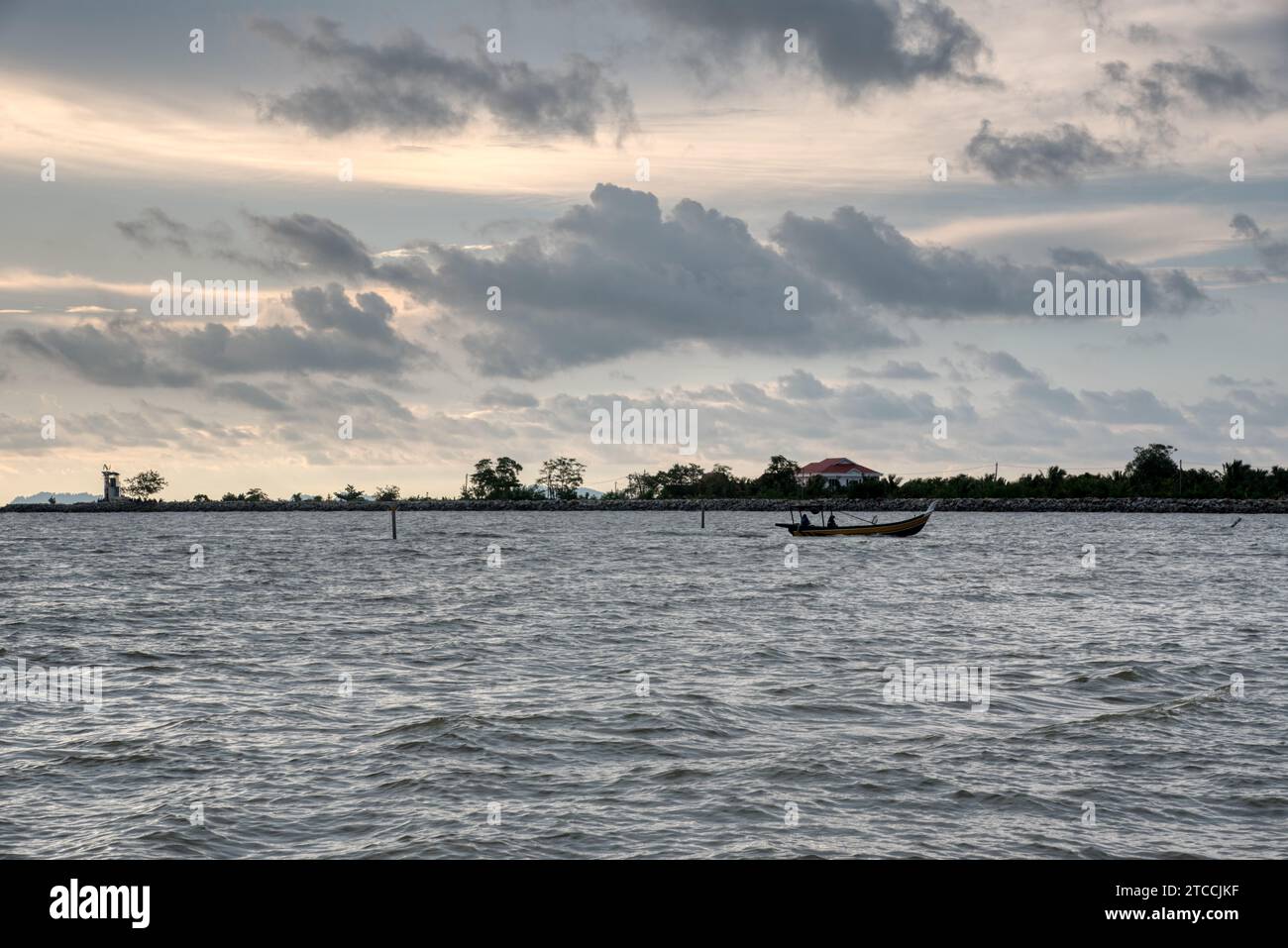 looking out into the beautiful distance ocean in the horizon Stock ...