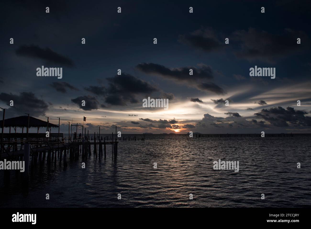 looking out into the beautiful distance ocean in the horizon Stock ...