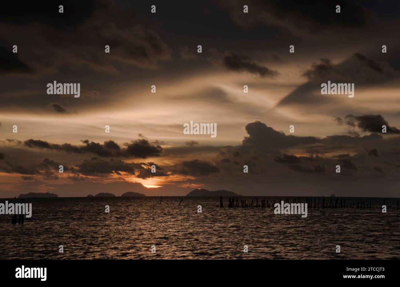 looking out into the beautiful distance ocean in the horizon Stock ...