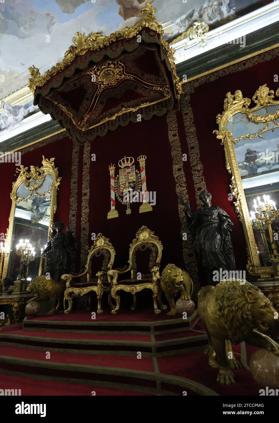 Royal throne room madrid hi-res stock photography and images - Alamy