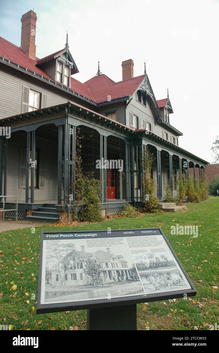 Mentor avenue hi-res stock photography and images - Alamy