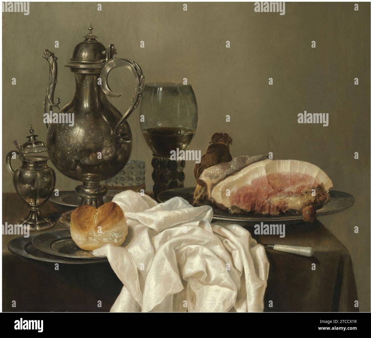 Four pewter plates hi-res stock photography and images - Alamy