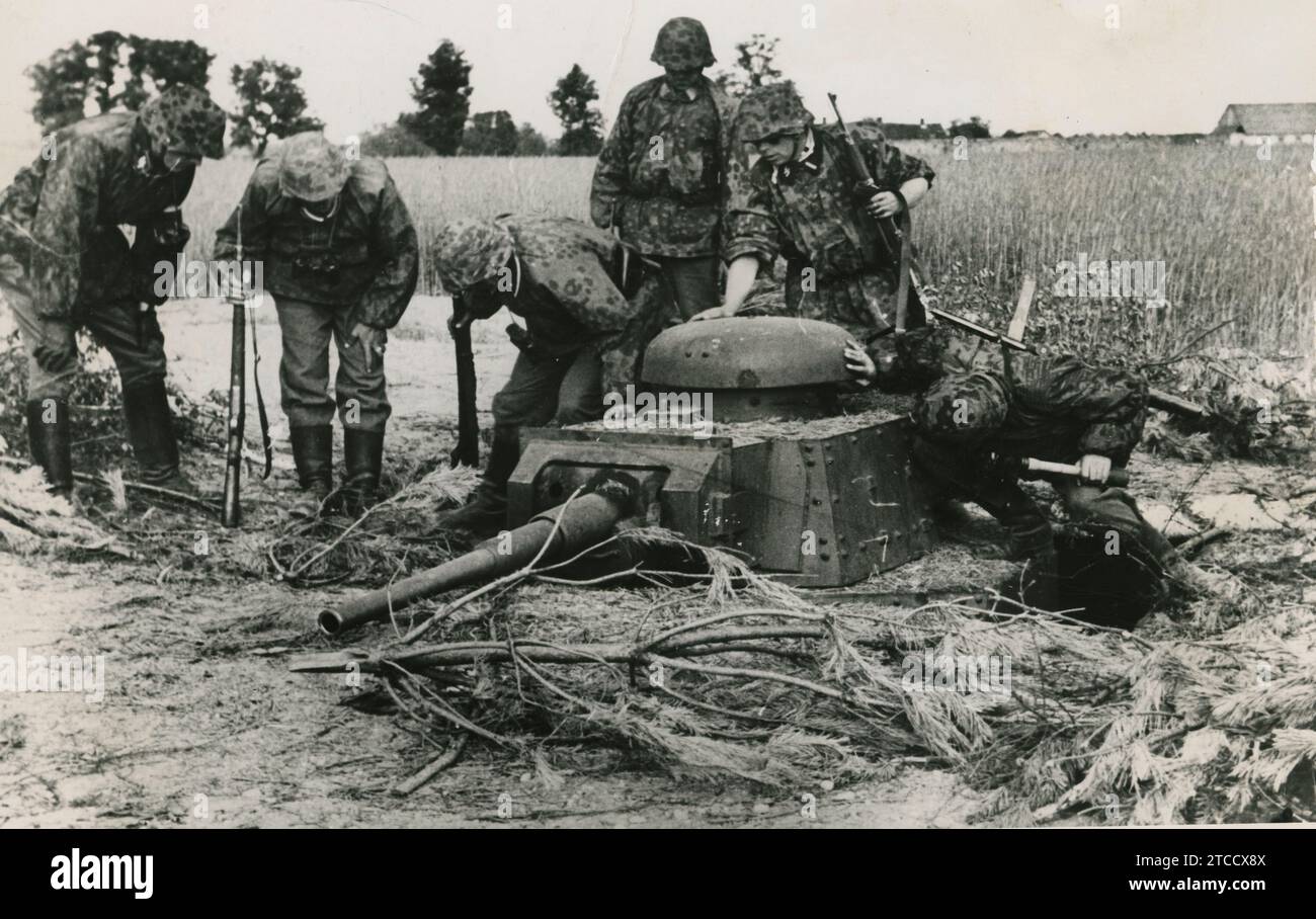 Soviet tanks hi-res stock photography and images - Alamy