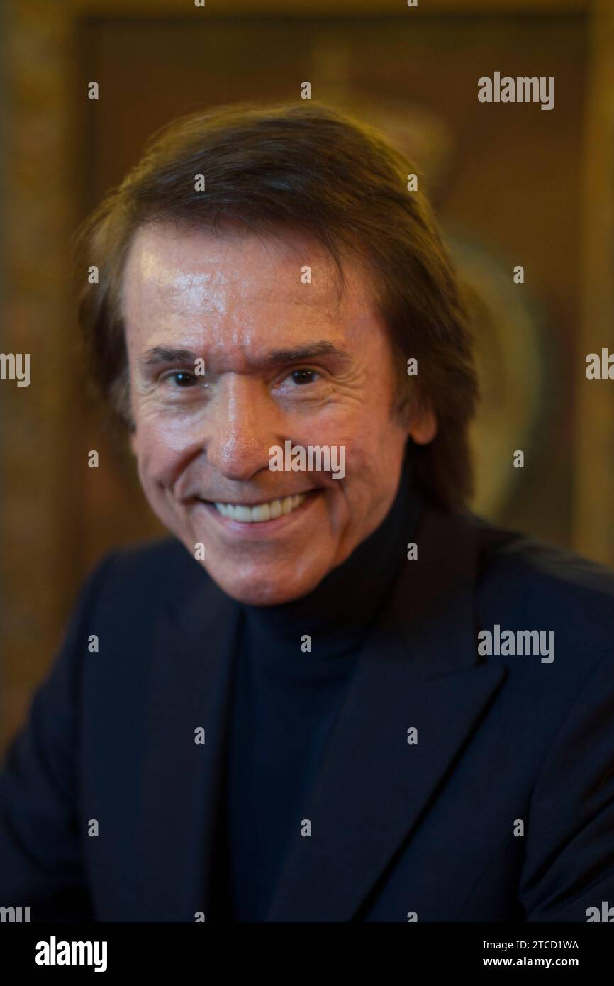 Madrid, 11/12/2015. Interview with Raphael. Photo: Isabel Permuy Archdc ...