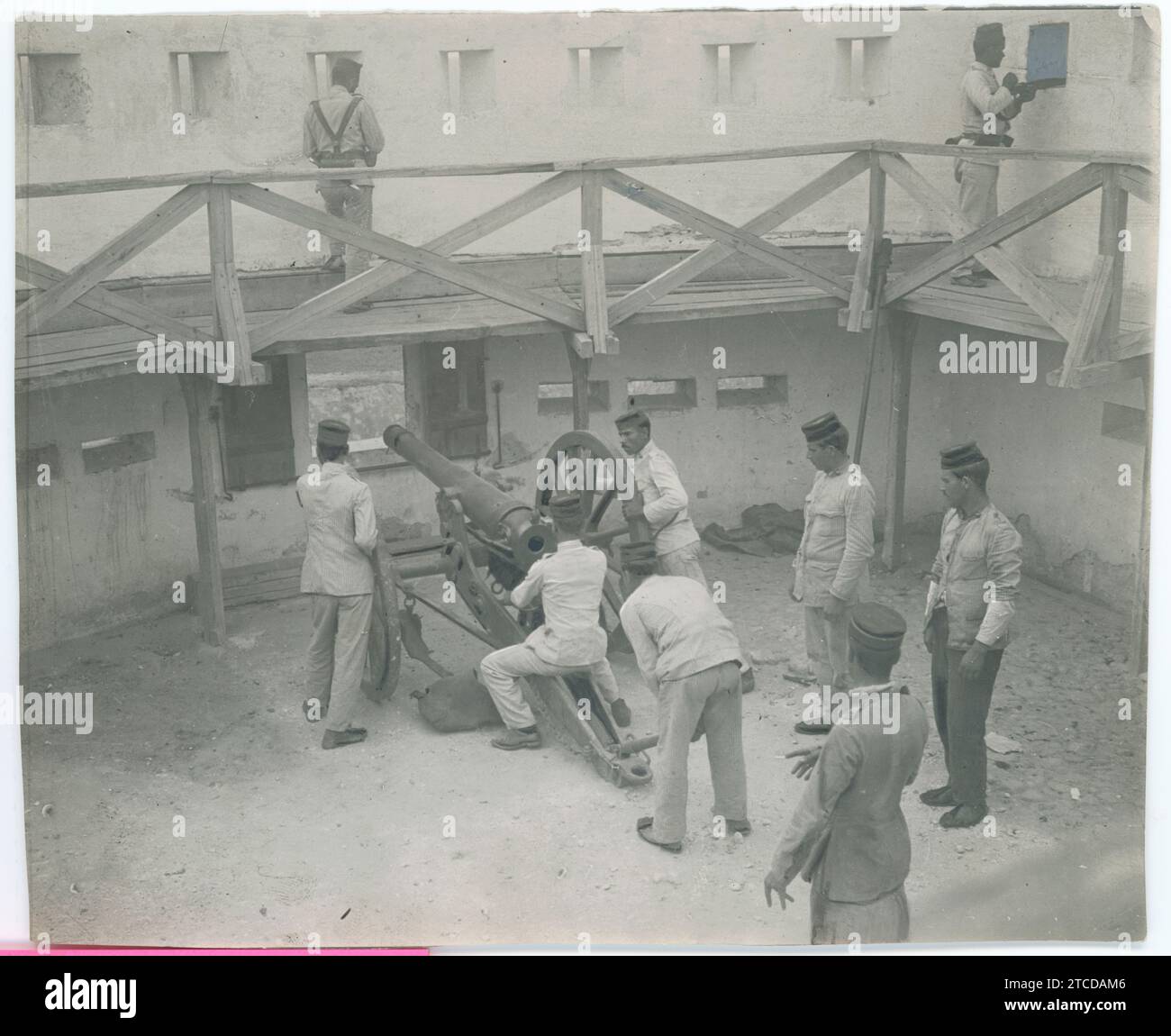 Moroccan War. Melilla campaign, August 1909. Artillery in a fort ...