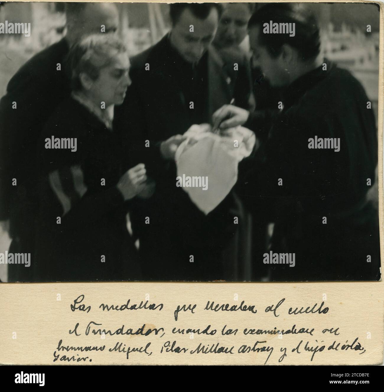 Alicante 11/19/1939. Exhumation of the body of José Antonio Primo de ...