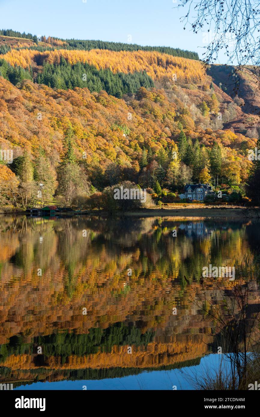 Beautiful Autumn colours on Loch Ard in the Trossachs National Park ...