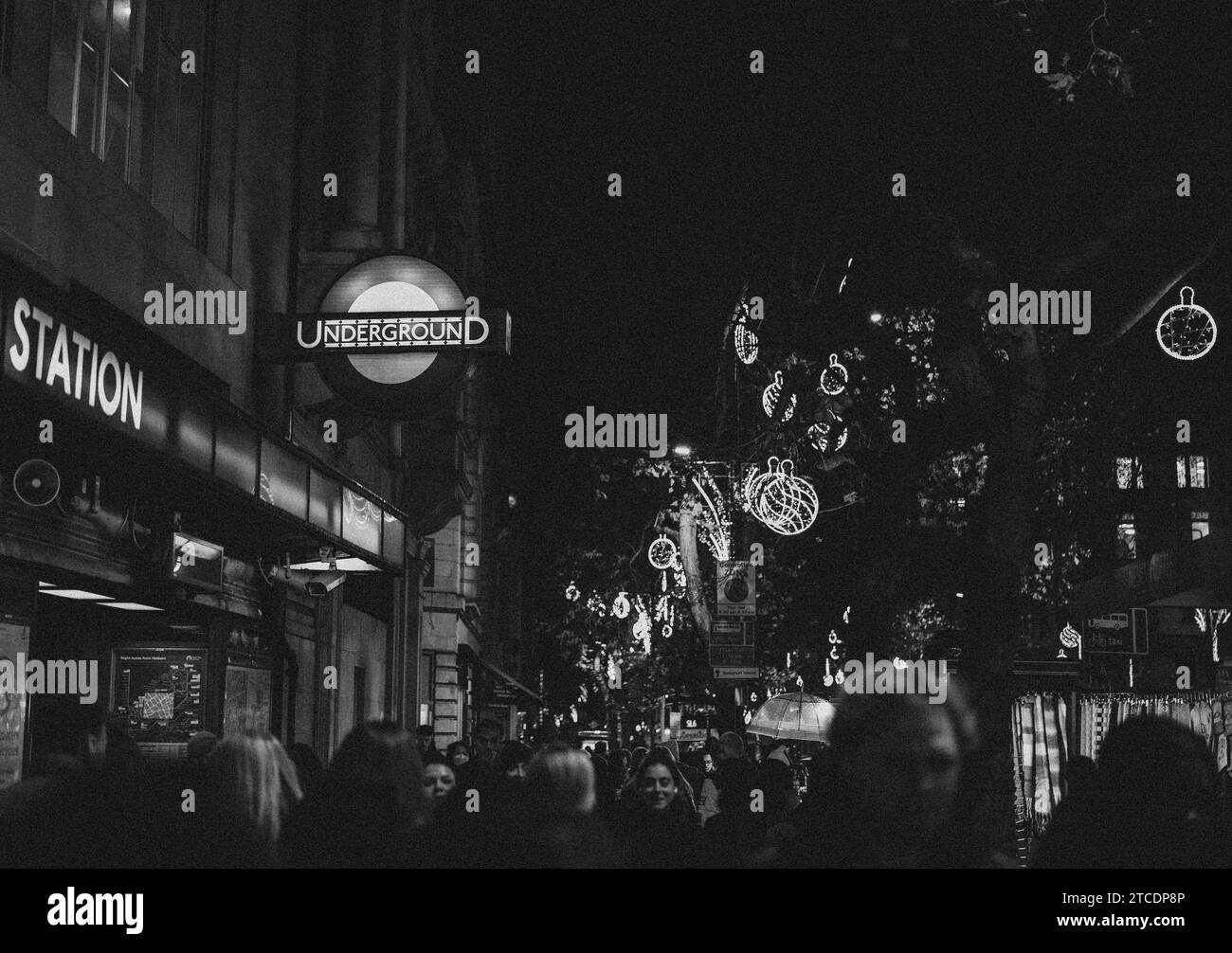 Londons skyline with red bus Black and White Stock Photos & Images - Alamy