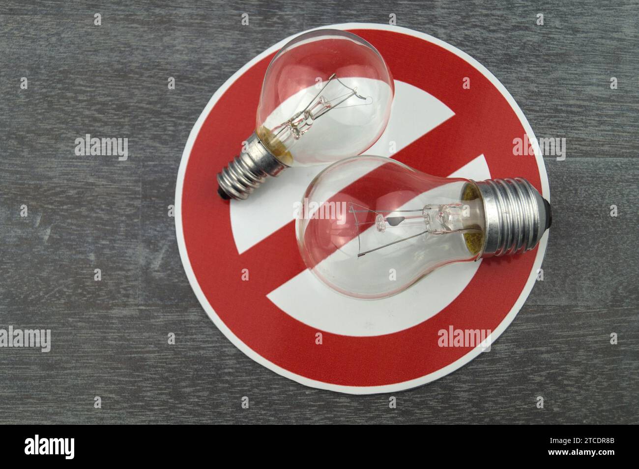 Light bulbs sign hi-res stock photography and images - Alamy