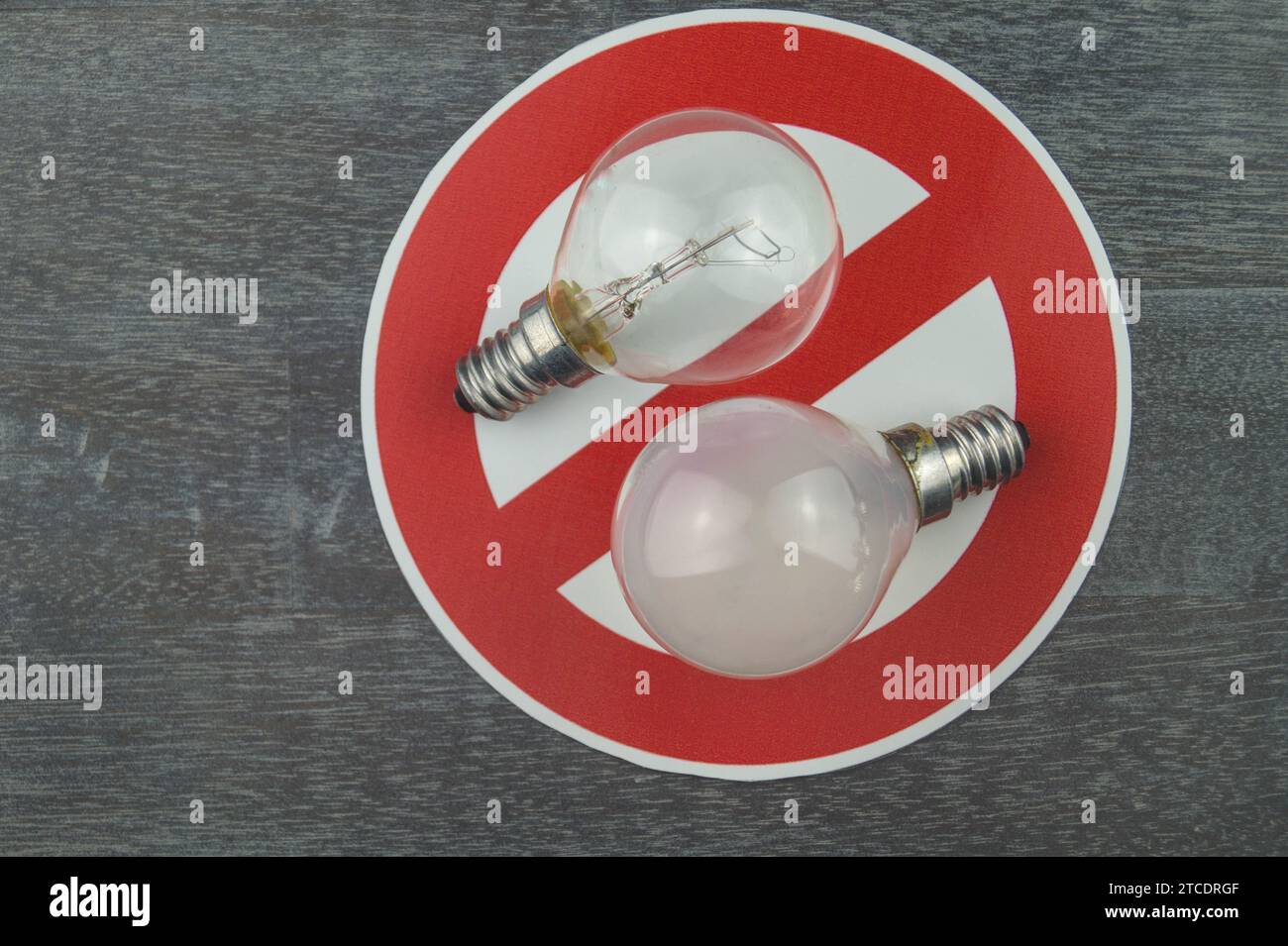 Sign with light bulbs hi-res stock photography and images - Alamy