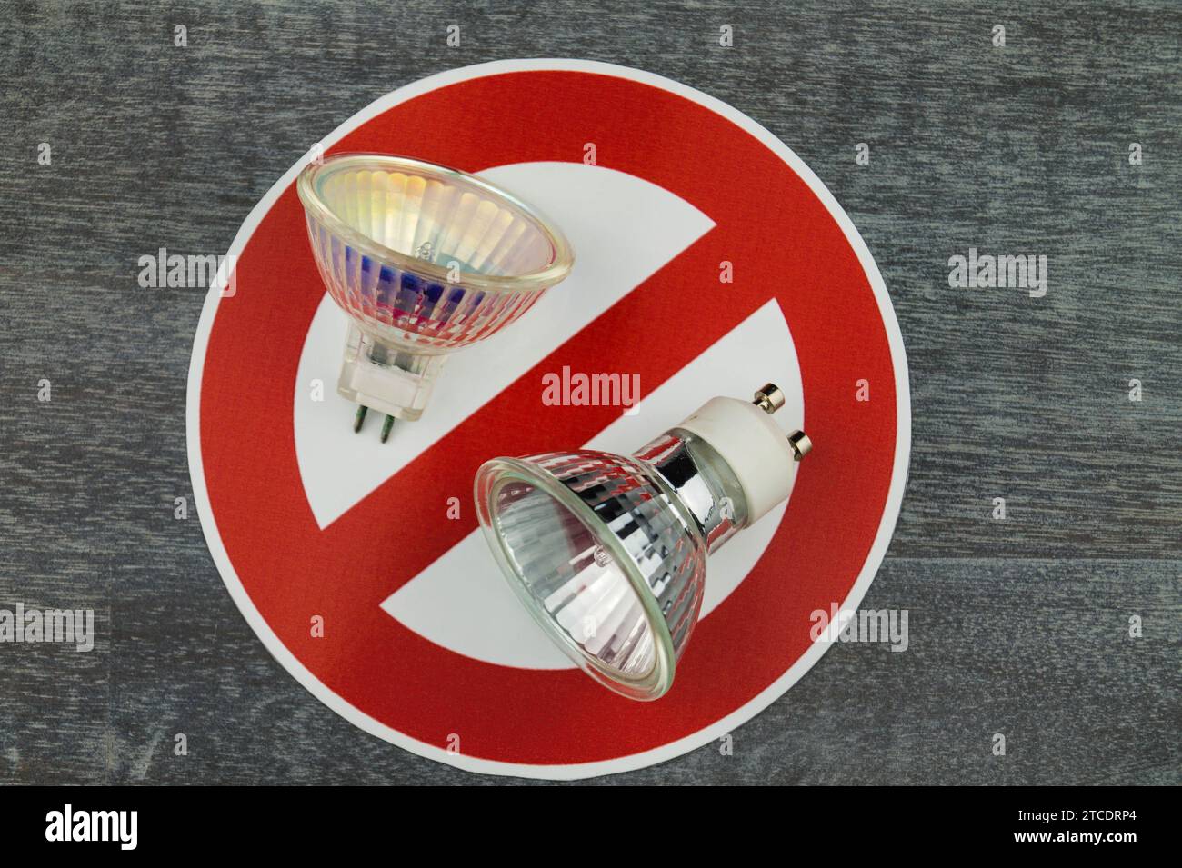Light bulbs sign hi-res stock photography and images - Alamy