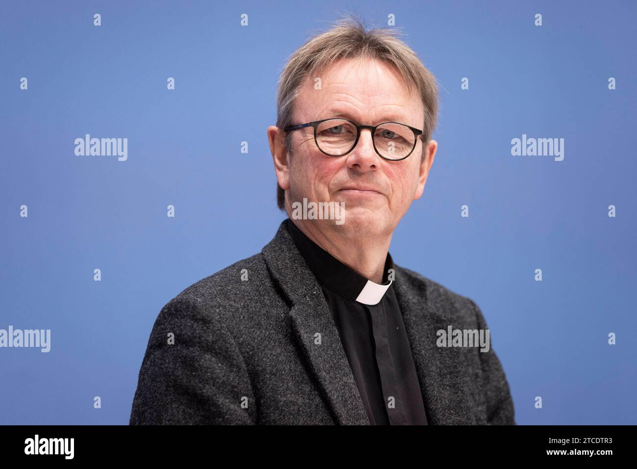 Portraet portrait looking into the camera looking at camera bundespr hi ...