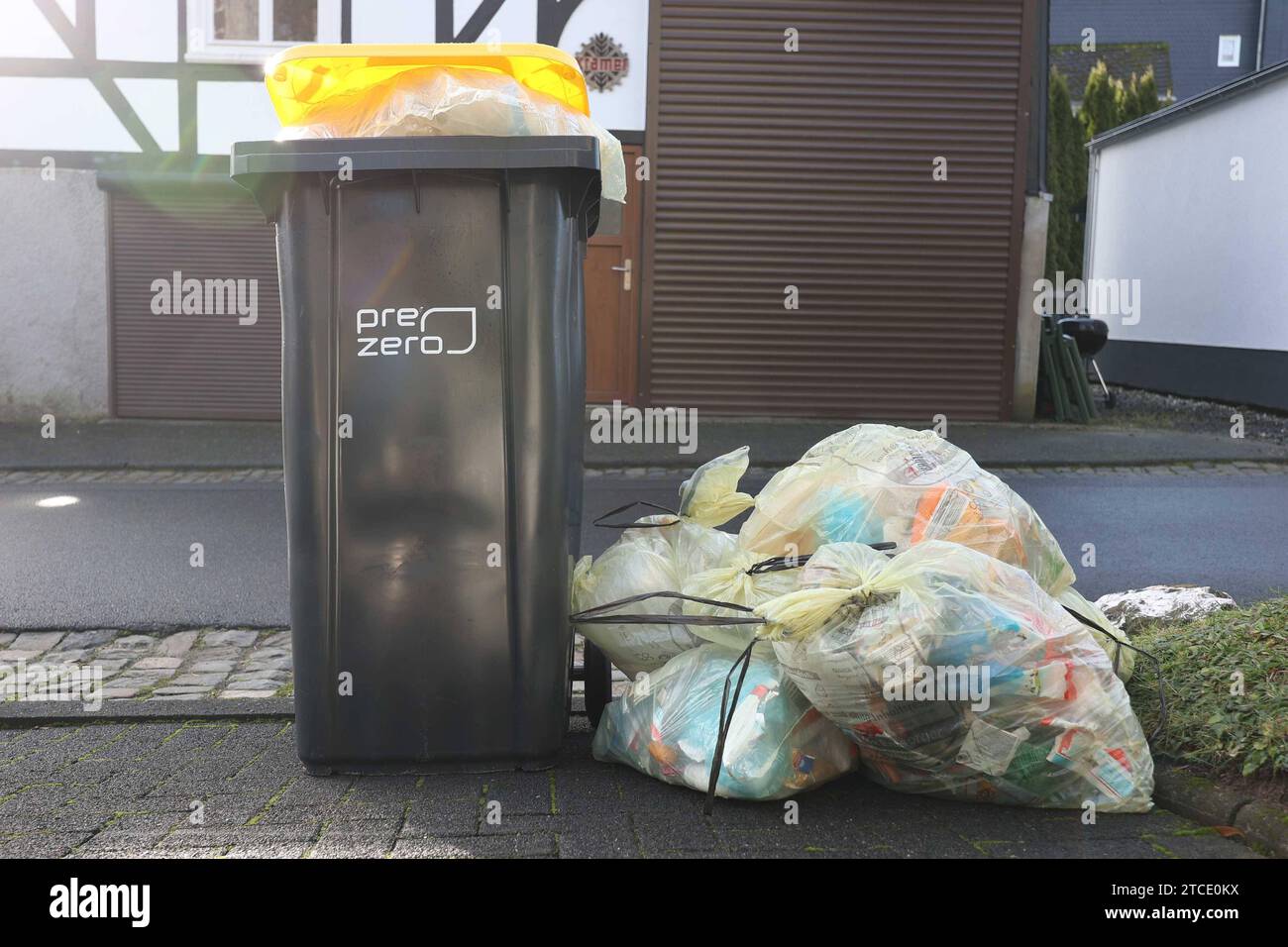 Gelbe tonne deutschland hi-res stock photography and images - Alamy