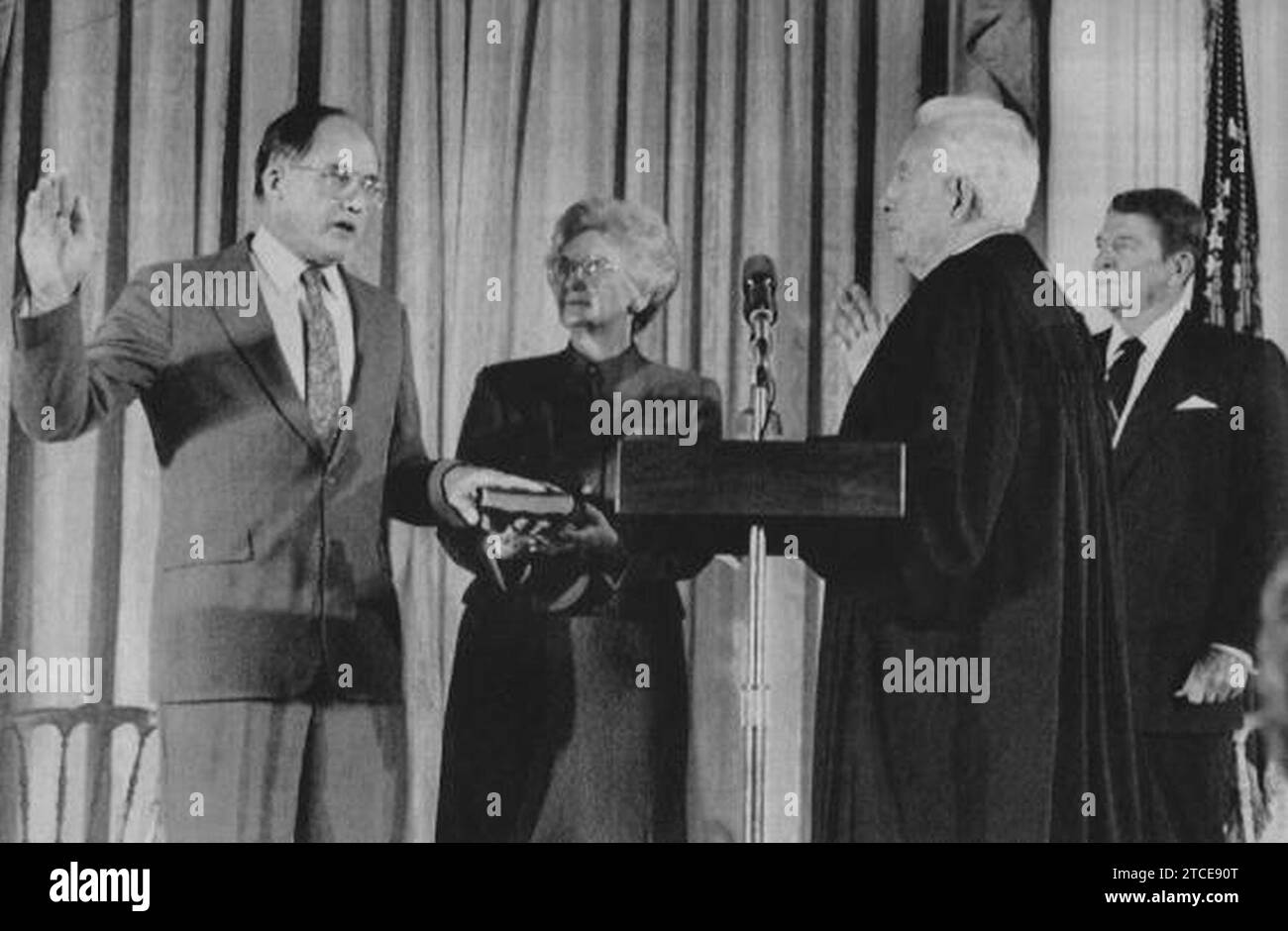 William Rehnquist oath Stock Photo - Alamy