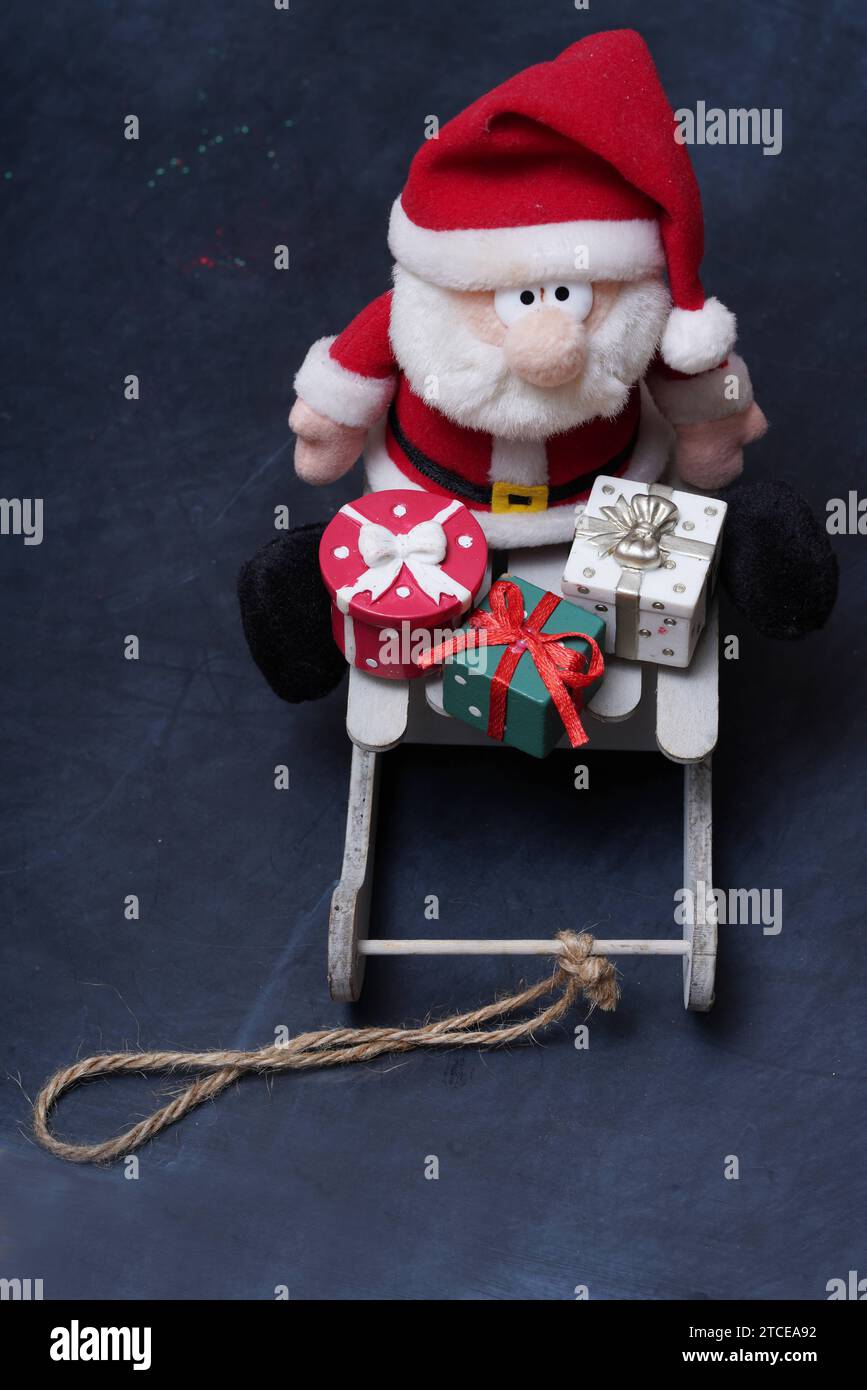 Weihnachten GER, 20231211, Weihnachten, Symbolbild mit Schlitten ...