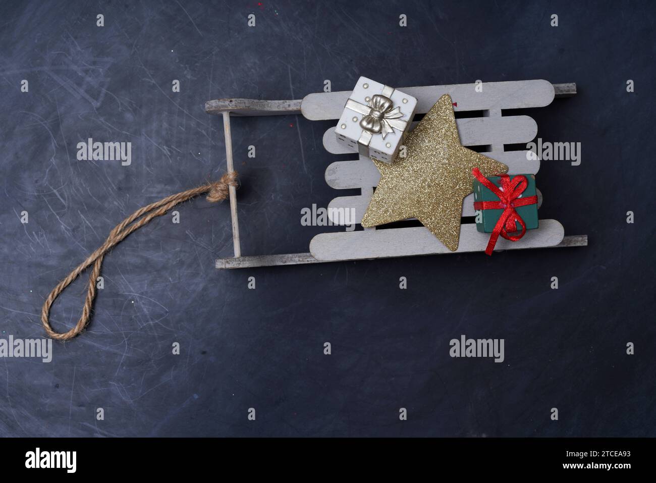 Weihnachten GER, 20231211, Weihnachten, Symbolbild mit Schlitten ...