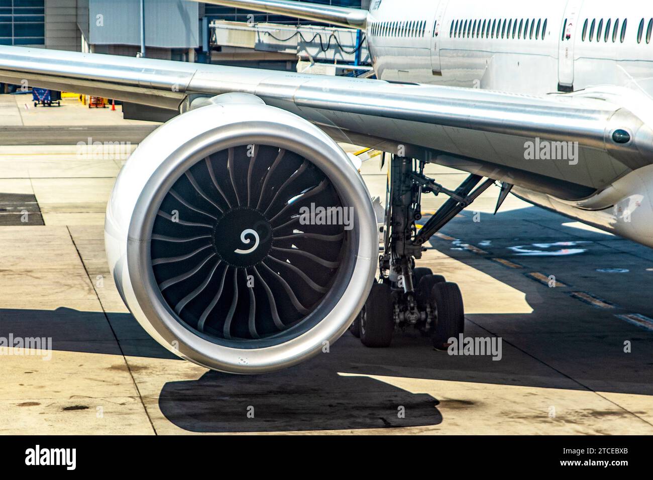 Beautiful picture of a wide-body commercial aircraft wing with its ...