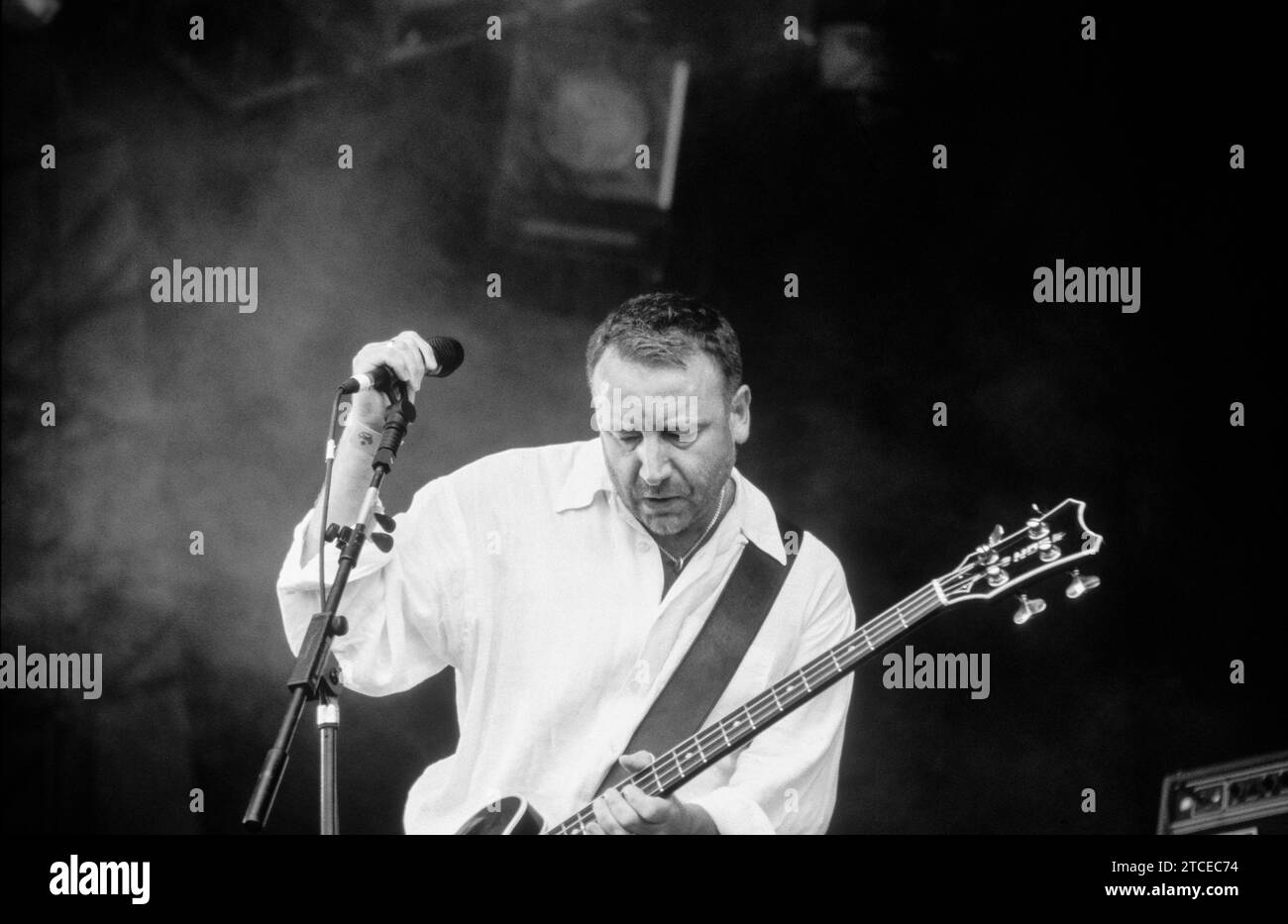 PETER HOOK, MONACO, READING FESTIVAL, 1998: New Order bass player Peter ...