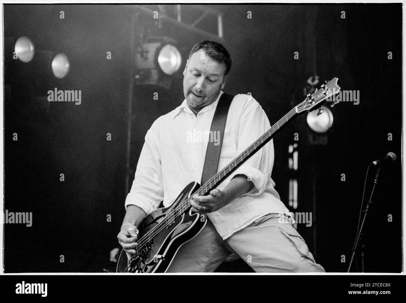 PETER HOOK, MONACO, READING FESTIVAL, 1998: New Order bass player Peter ...