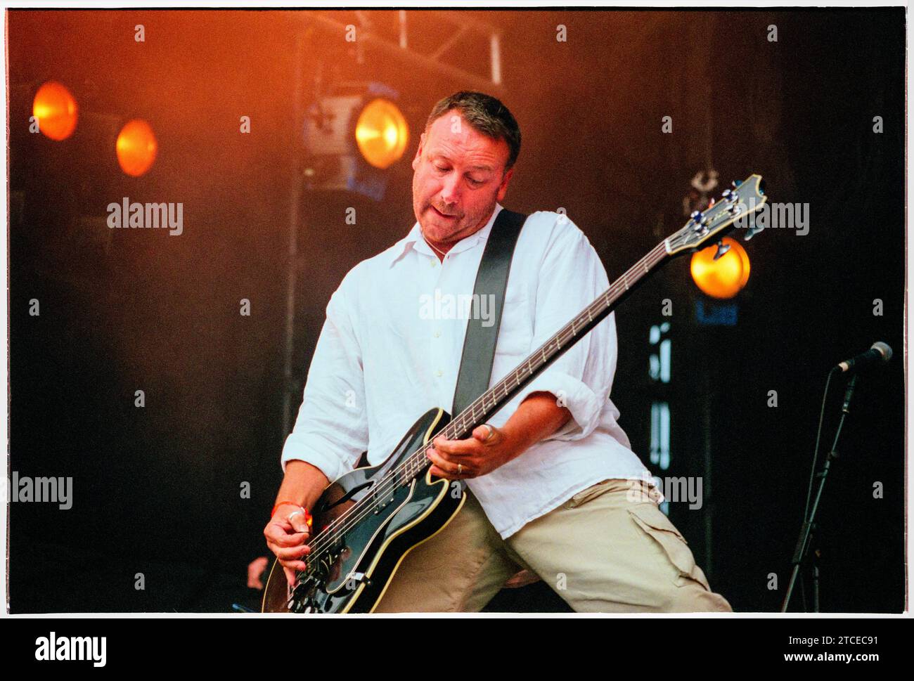 PETER HOOK, MONACO, READING FESTIVAL, 1998: New Order bass player Peter ...