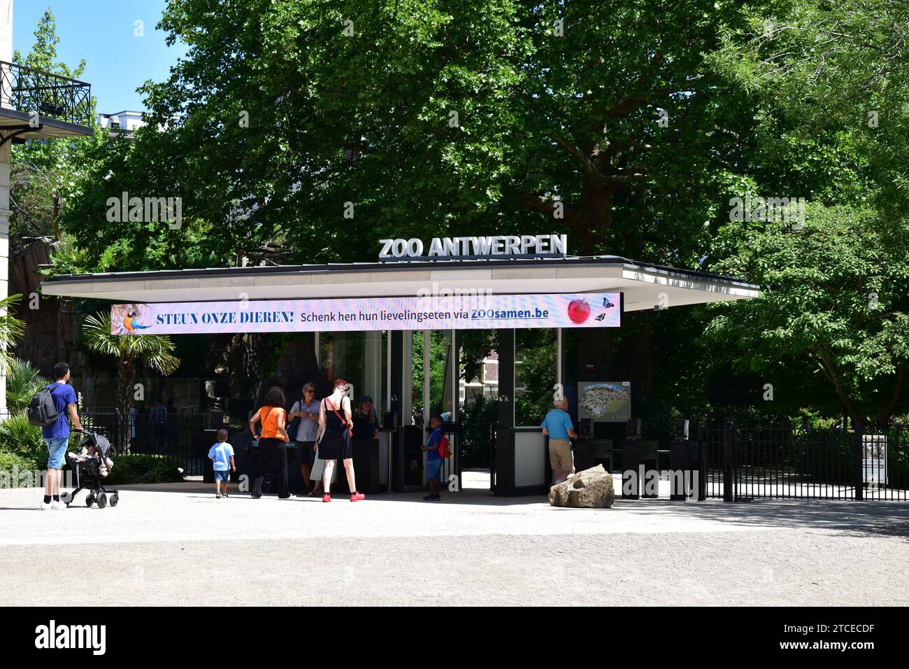 Zoo entrance gate hi-res stock photography and images - Alamy