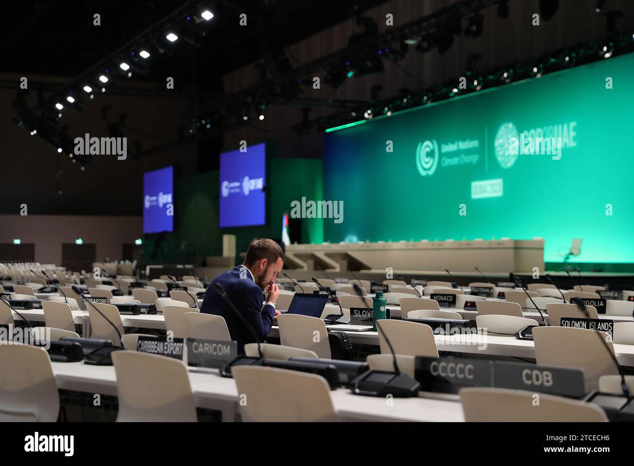 Attendee agreement hi-res stock photography and images - Alamy