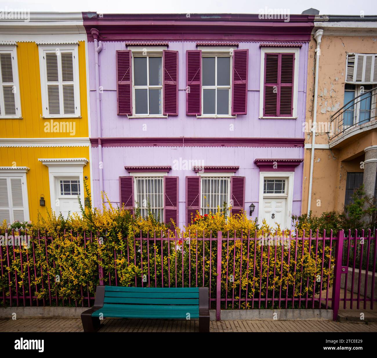 One brightly painted house street hi-res stock photography and images ...
