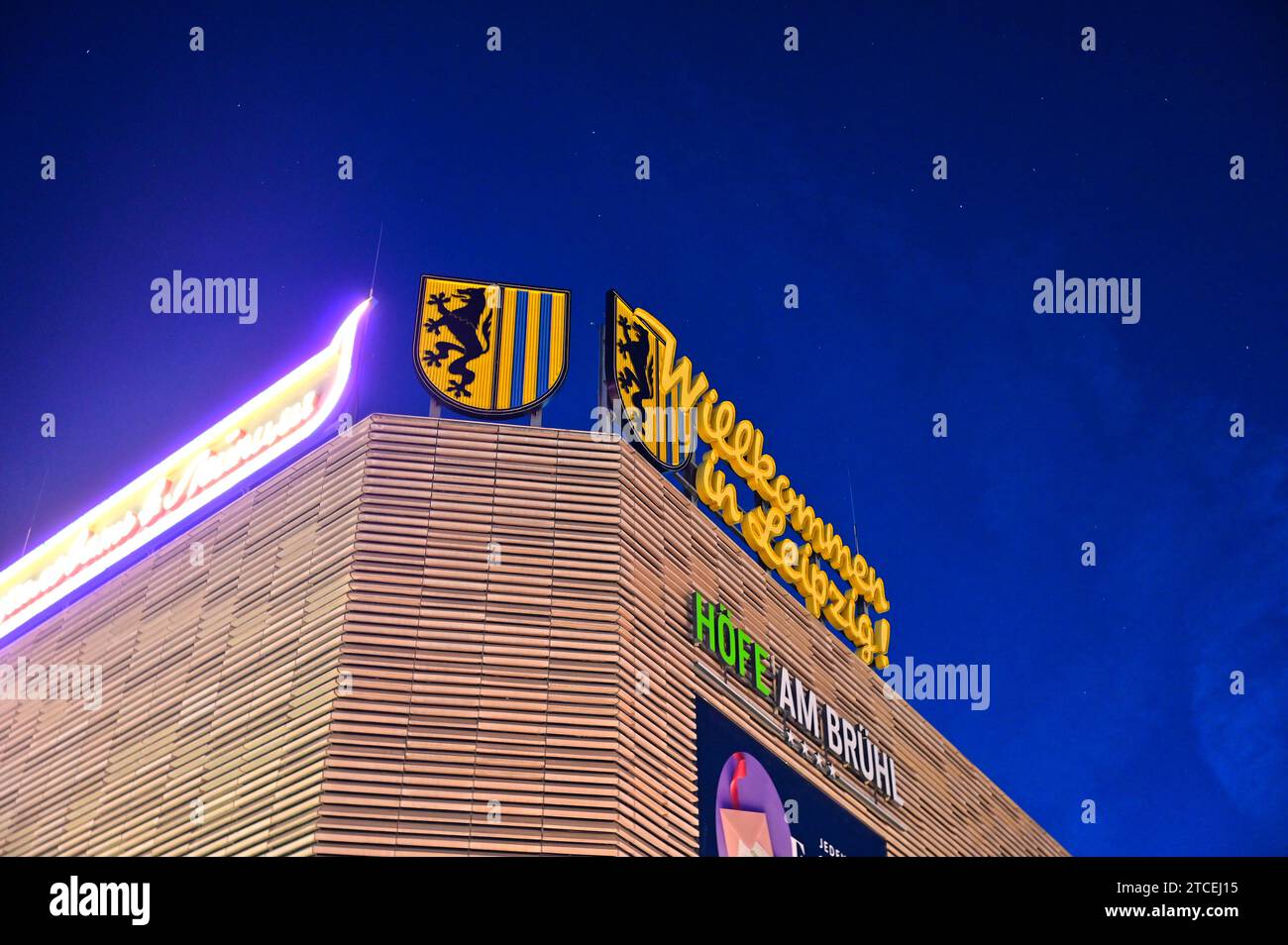 Historical illuminated signs "I praise my Leipzig" (Goethe) and ...