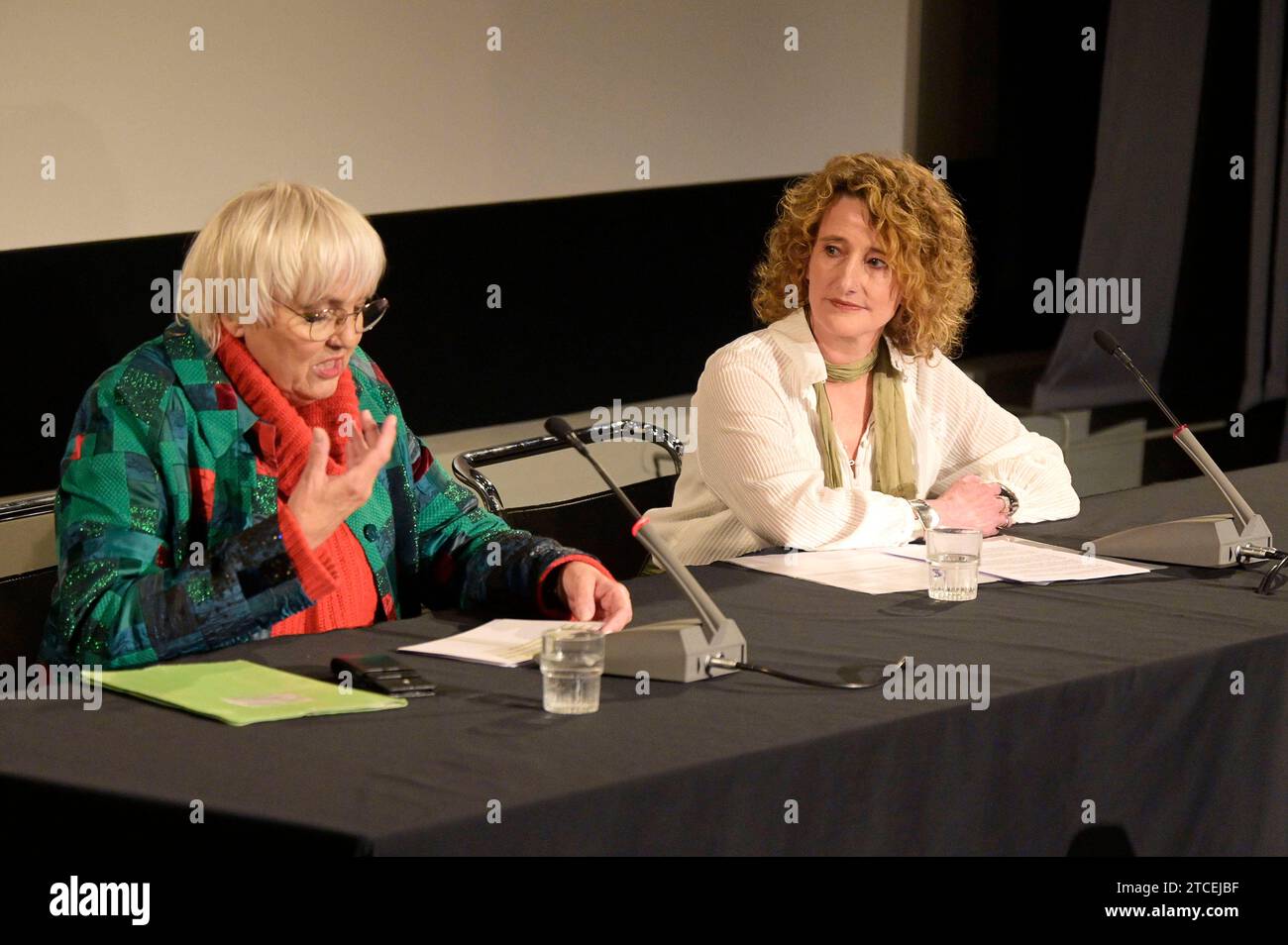 Claudia Roth und Tricia Tuttle bei der Pressekonferenz zur Vorstellung ...
