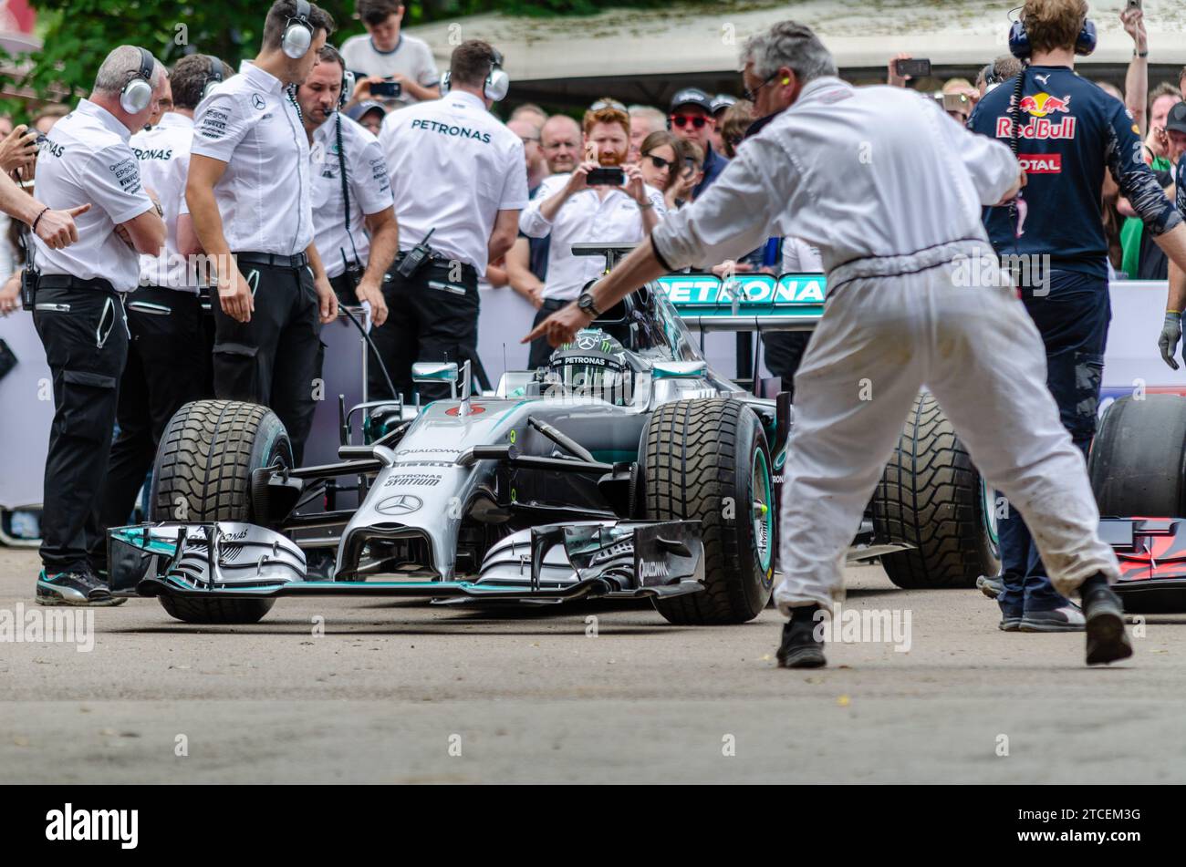 F1 pit crew hi-res stock photography and images - Alamy