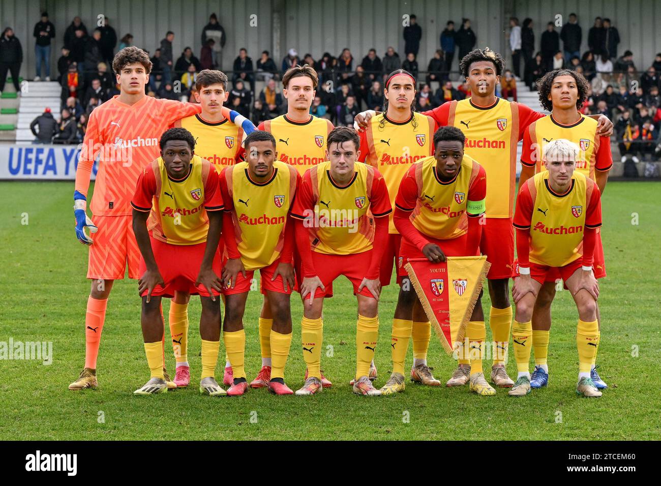 Lens, France. 12th Dec, 2023. players of Lens pose for a team photo ...