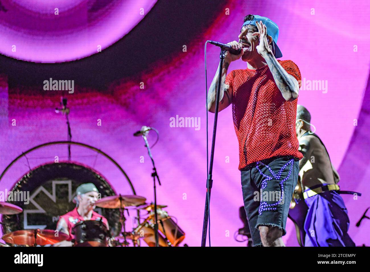 Red Hot Chili Peppers: Anthony Kiedis (vocals), Flea (bass), Chad Smith ...