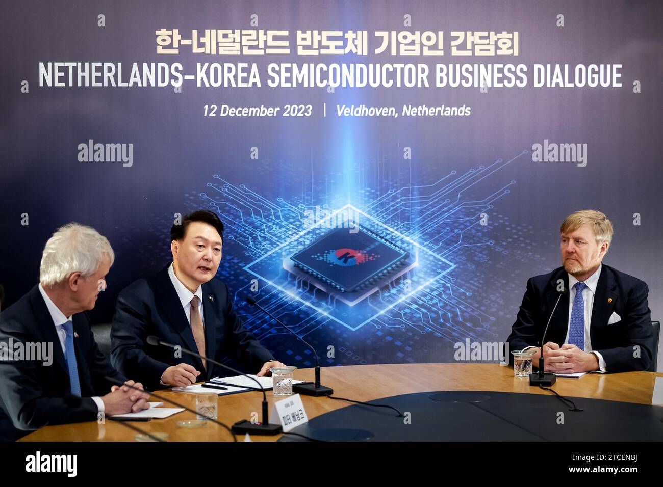 VELDHOVEN - Peter Wennink CEO of ASML, Korean President Yoon Suk Yeol ...
