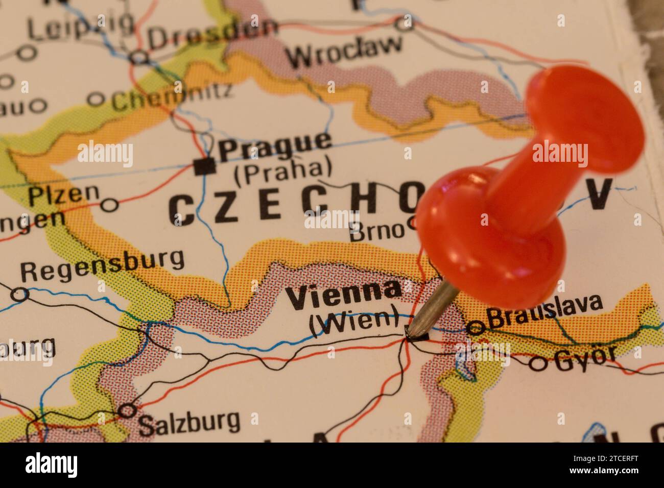 Vienna austria map pin hi-res stock photography and images - Alamy