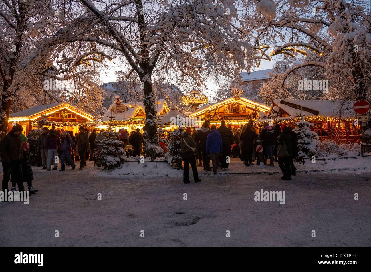 Muenchen, Haidhausen, der Haidhauser Weihnachtsmarkt am Weissenburger ...