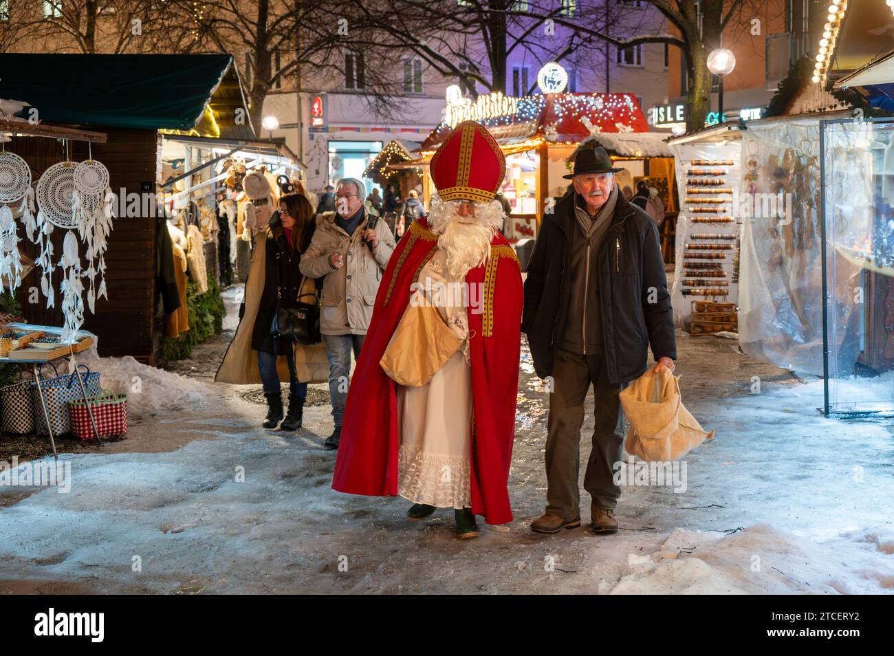 Muenchen, Haidhausen, der Haidhauser Weihnachtsmarkt am Weissenburger ...
