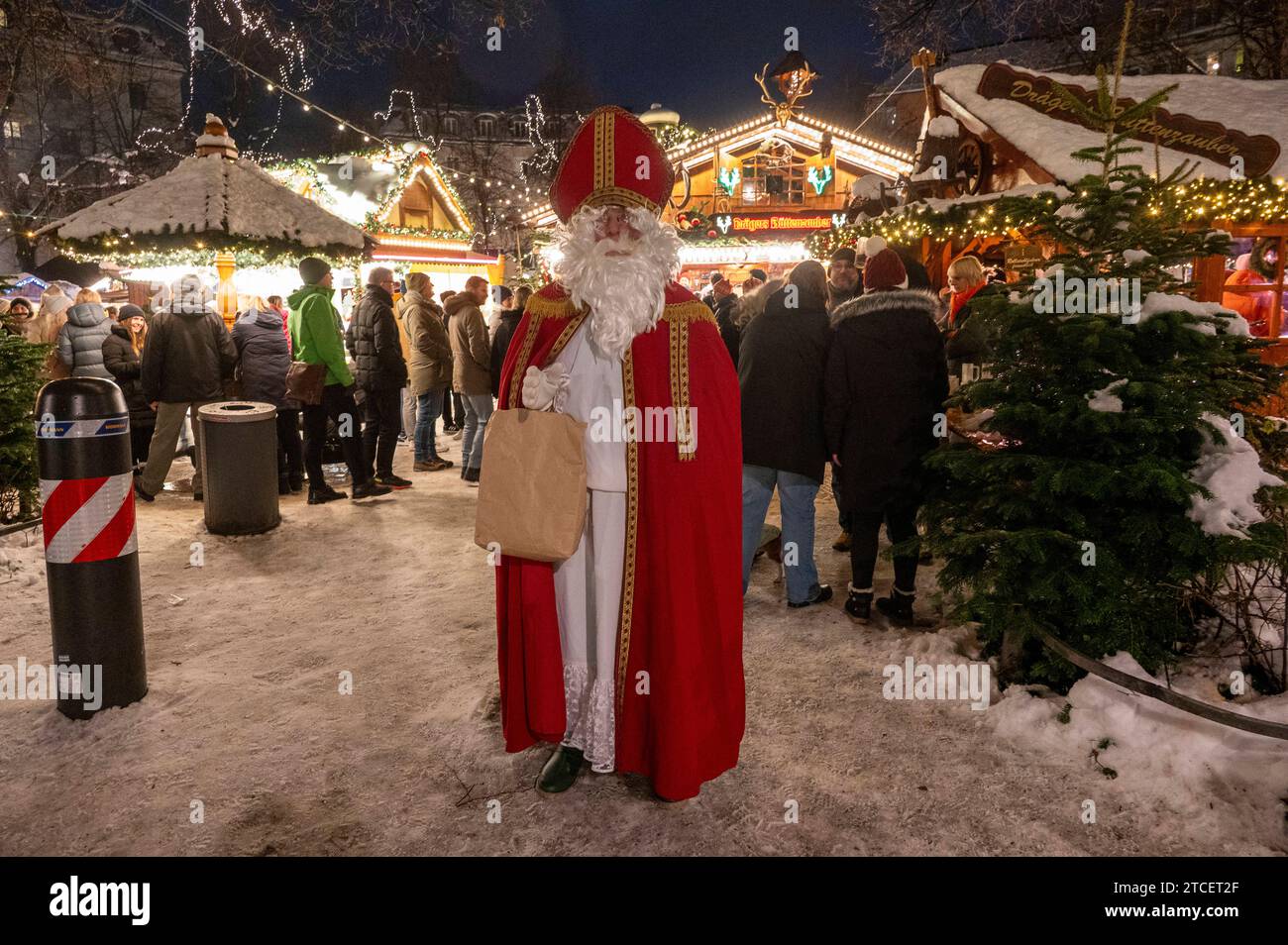 Muenchen, Haidhausen, der Haidhauser Weihnachtsmarkt am Weissenburger ...