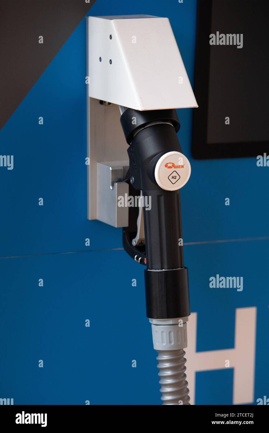 Modell einer Wasserstoff-Tankstelle bei der Firma ZBT, Zentrum fuer ...