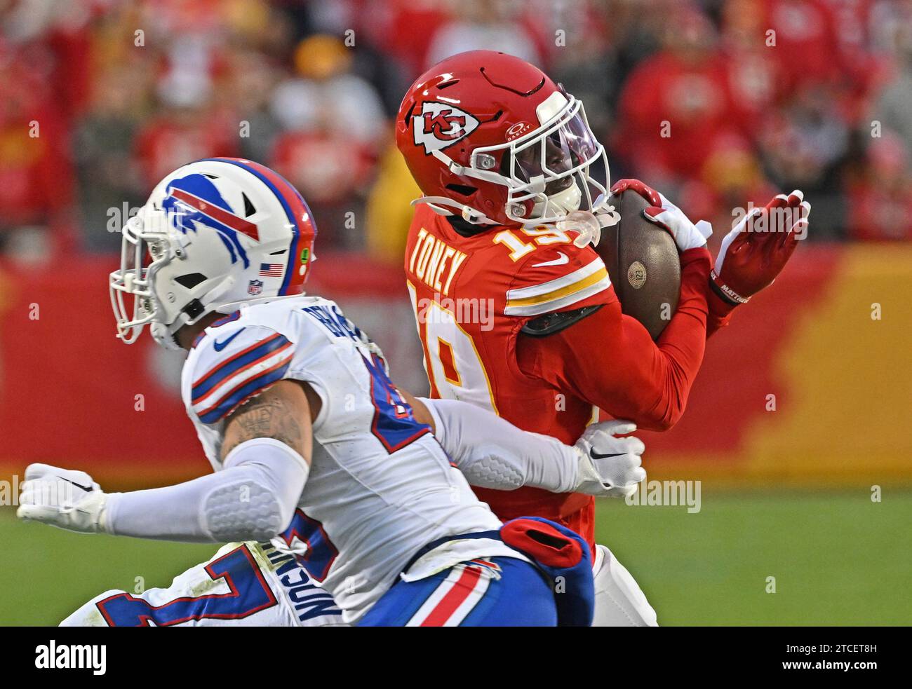 Kansas City Chiefs wide receiver Kadarius Toney (19) slips out of a ...