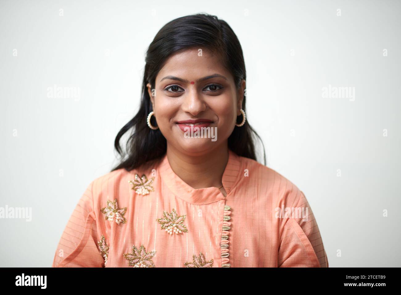 Woman bindi on forehead wearing hi-res stock photography and images - Alamy