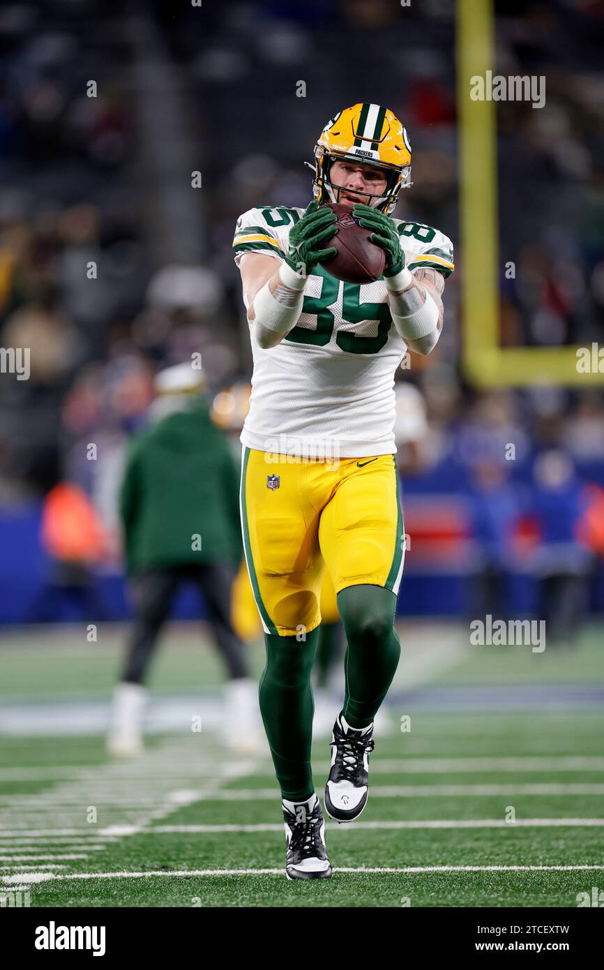 Green Bay Packers tight end Tucker Kraft (85) warms up before playing ...