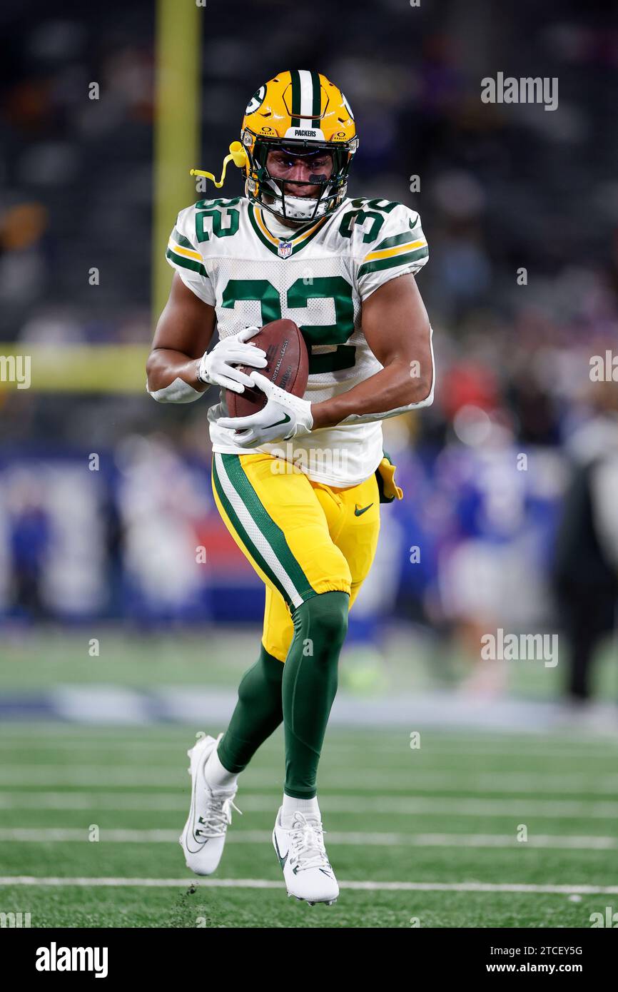 Green Bay Packers running back Kenyan Drake (32) warms up before ...