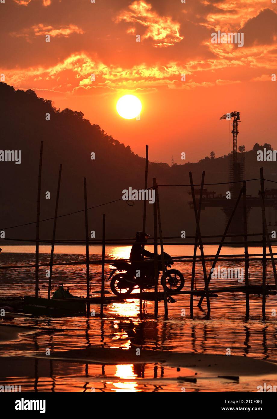 Deka bridge hi-res stock photography and images - Alamy