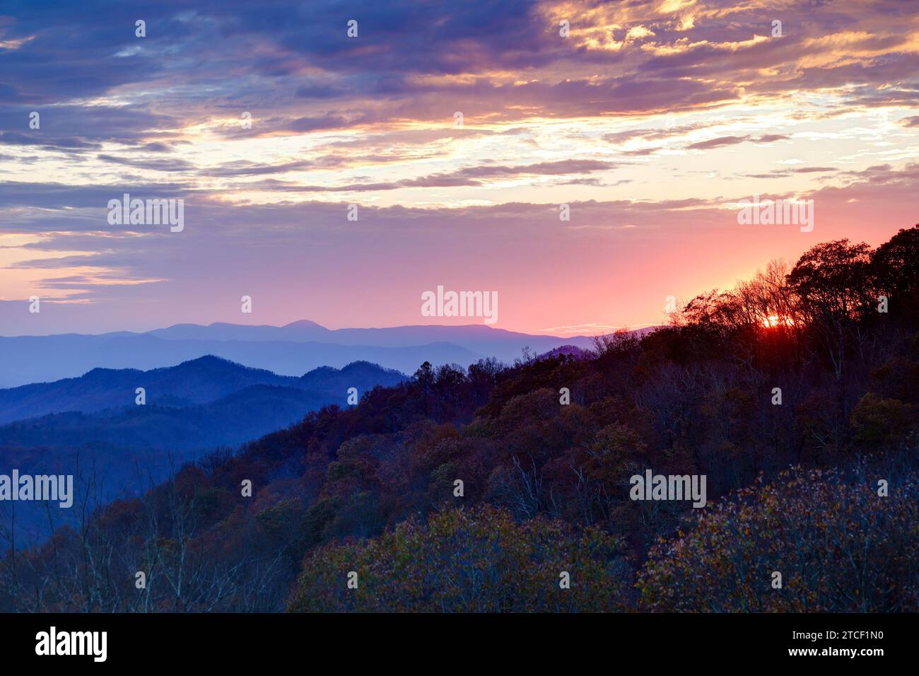 Beautiful light and color falls across the mountains in Blue Ridge ...